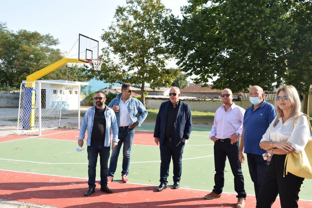 ΠΑΡΑΔΟΘΗΚΕ ΤΟ ΠΡΩΤΟ ΑΠΟ ΤΑ ΤΡΙΑ ΓΗΠΕΔΑ ΜΠΑΣΚΕΤ - Δήμος Ρήγα Φεραίου