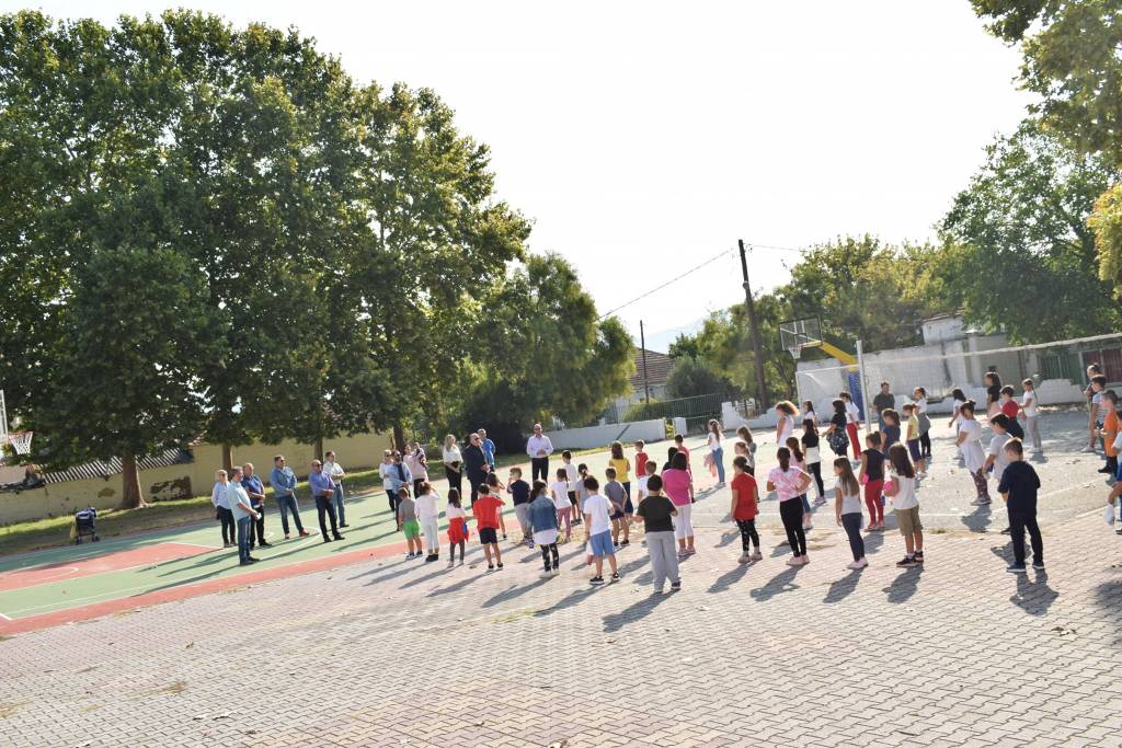 ΠΑΡΑΔΟΘΗΚΕ ΤΟ ΠΡΩΤΟ ΑΠΟ ΤΑ ΤΡΙΑ ΓΗΠΕΔΑ ΜΠΑΣΚΕΤ - Δήμος Ρήγα Φεραίου