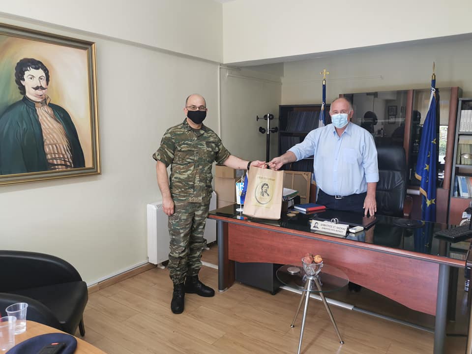 ΣΥΝΑΝΤΗΣΗ ΔΗΜΑΡΧΟΥ ΡΗΓΑ ΦΕΡΑΙΟΥ ΜΕ ΤΟΝ ΝΕΟ ΔΙΟΙΚΗΤΗ ΤΟΥ 304 ΠΕΒ - Δήμος ...